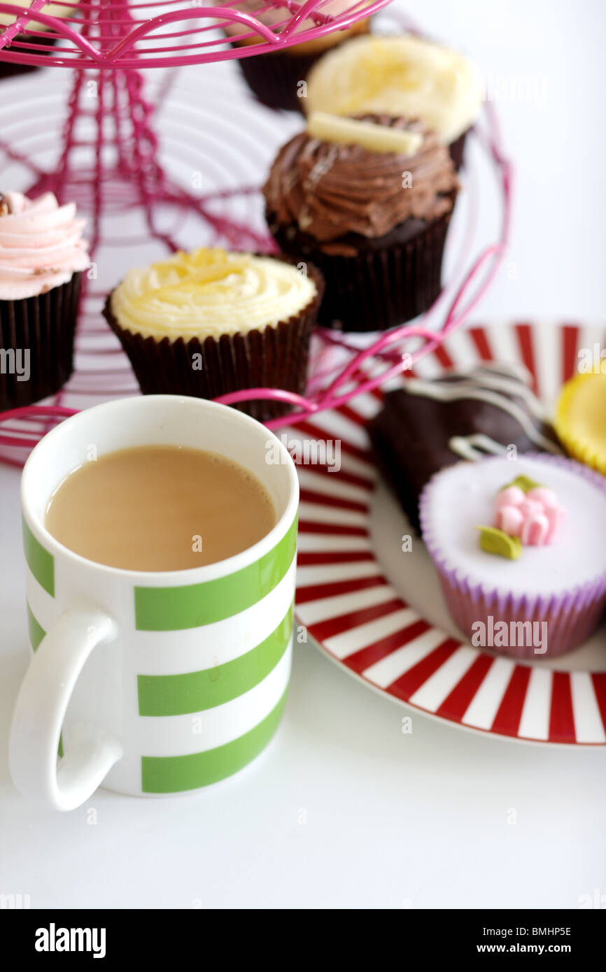 Mug of tea iced cake hi-res stock photography and images - Alamy