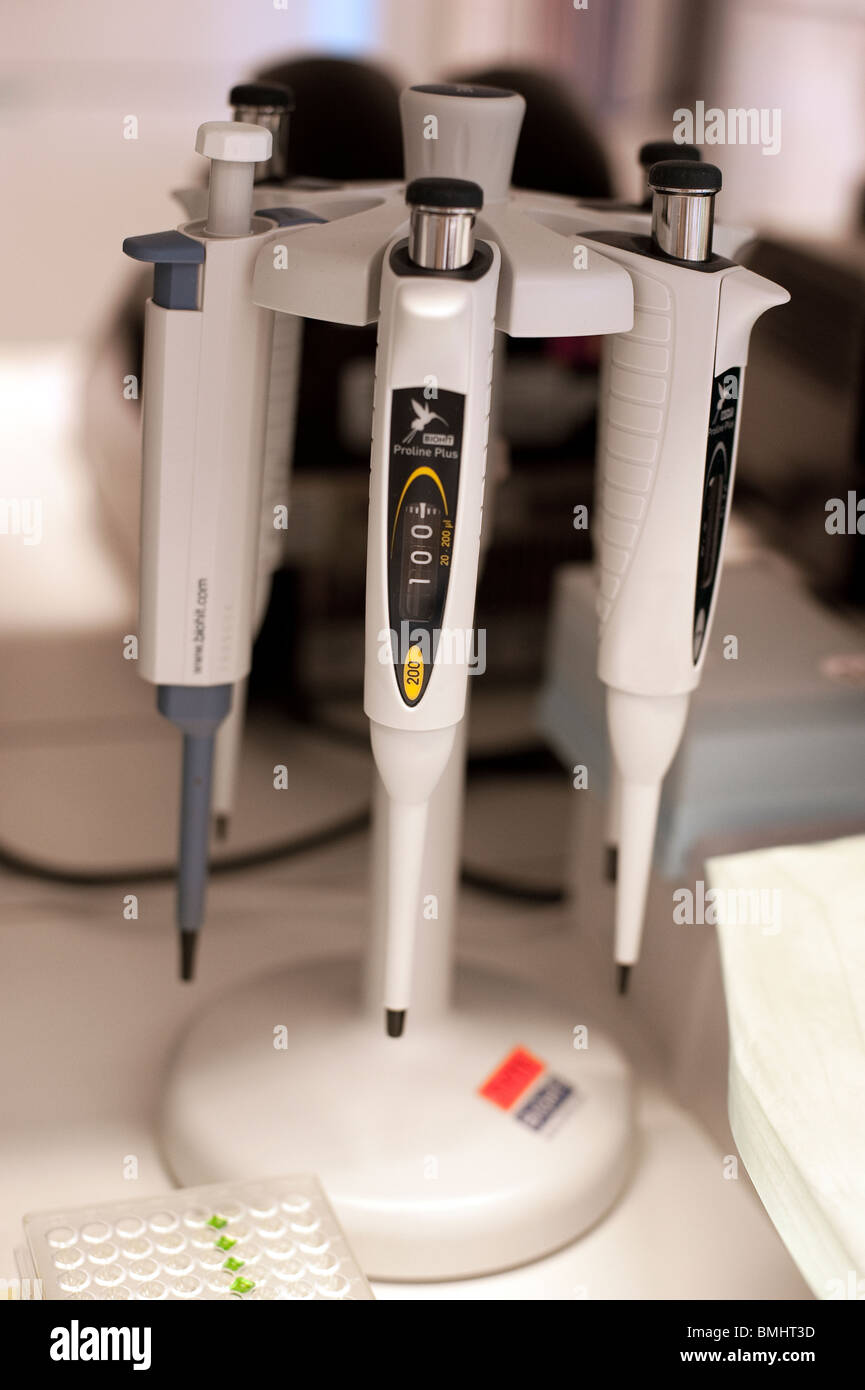 Micropipettes hi-res stock photography and images - Alamy