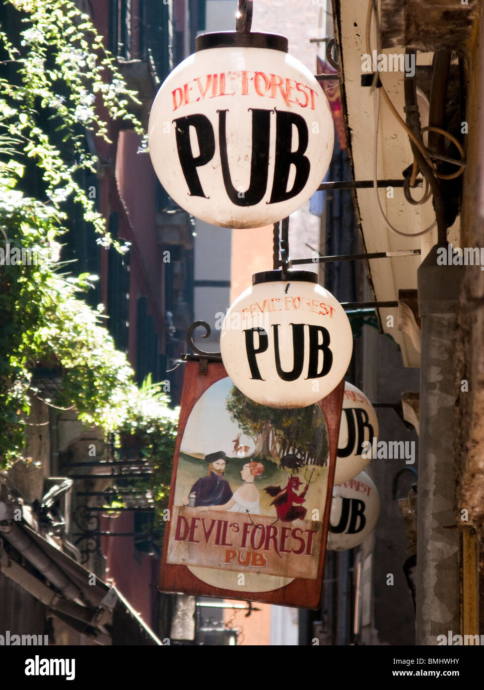 Trattoria sign hi-res stock photography and images - Alamy