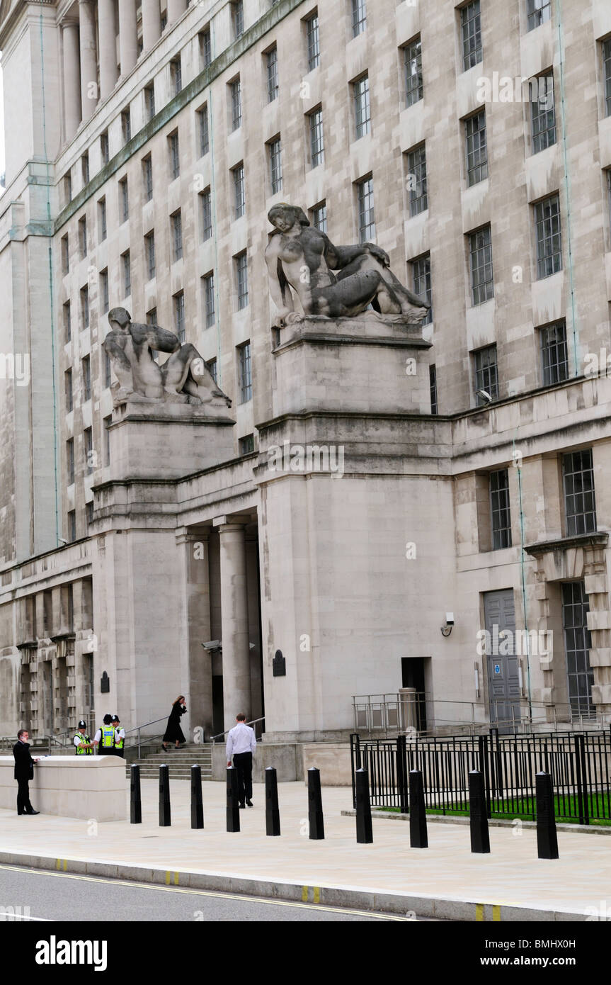 The Ministry of Defence building in Horse Guards Avenue, London ...