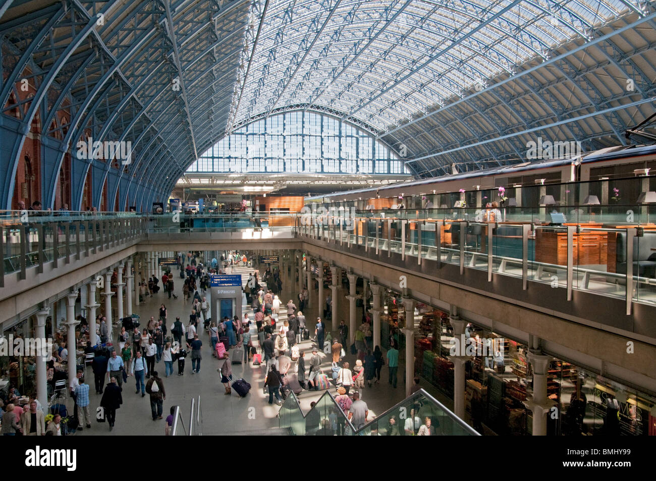 St pancras station hi-res stock photography and images - Alamy