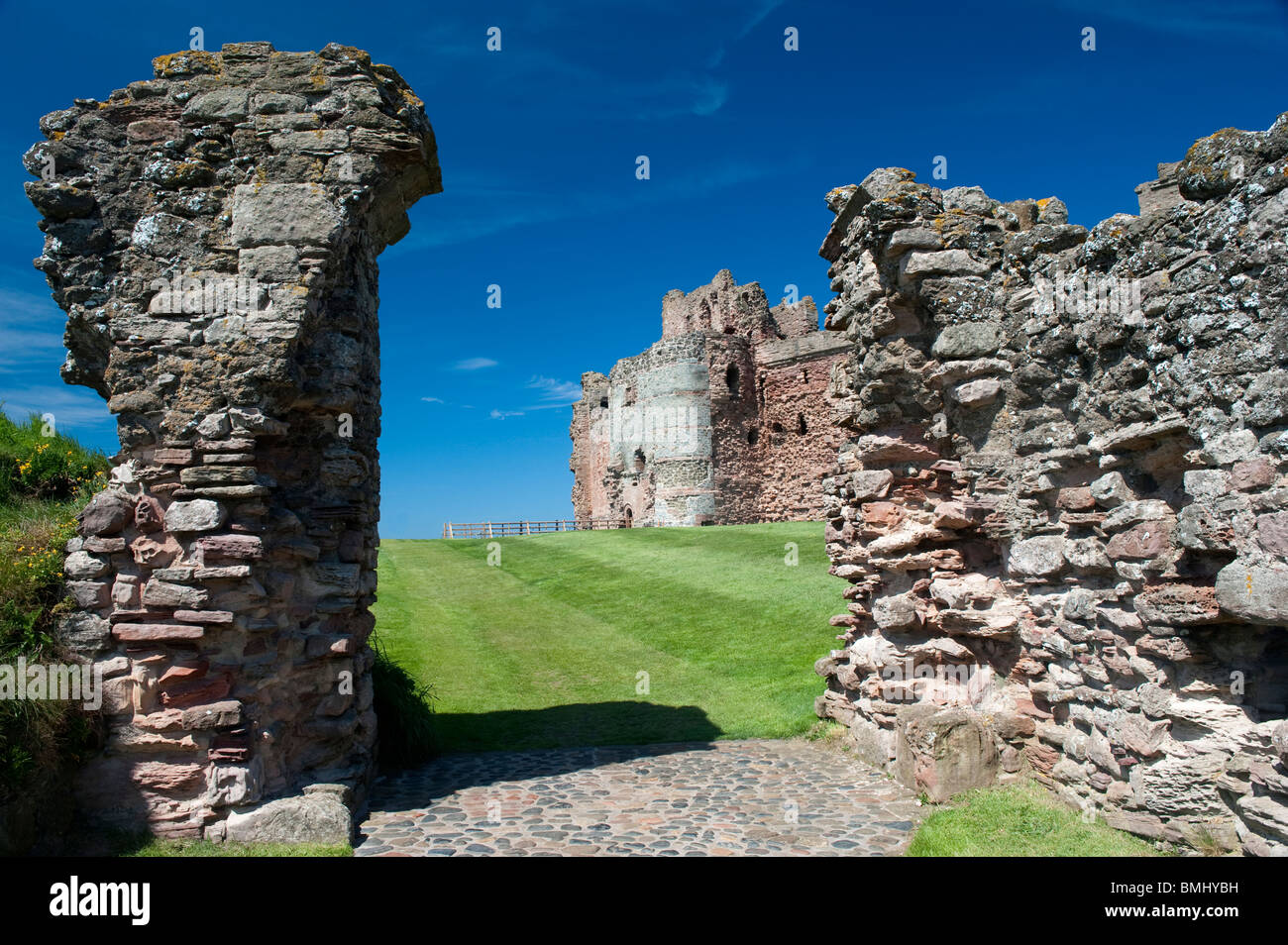 Tantallon Castle, North Berwick, ancient castle of the Douglas clan ...