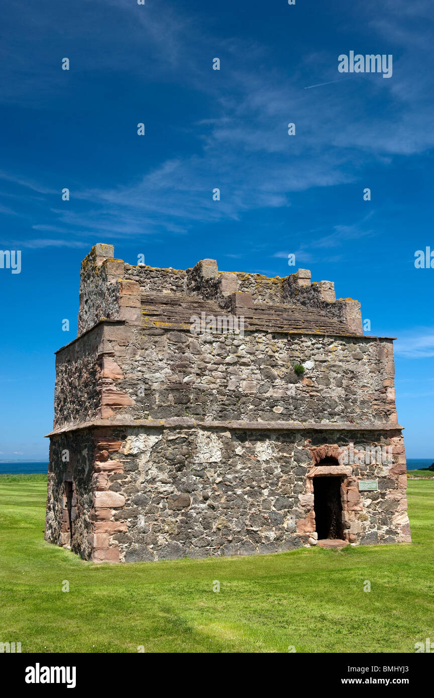 Berwick castle and ramparts hi-res stock photography and images - Alamy