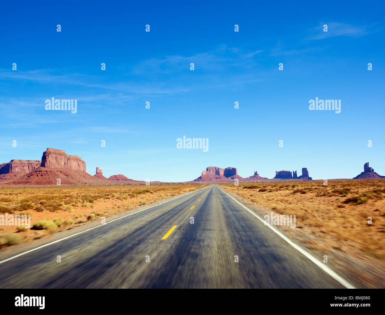 Empty road through monument valley hi-res stock photography and images - Alamy