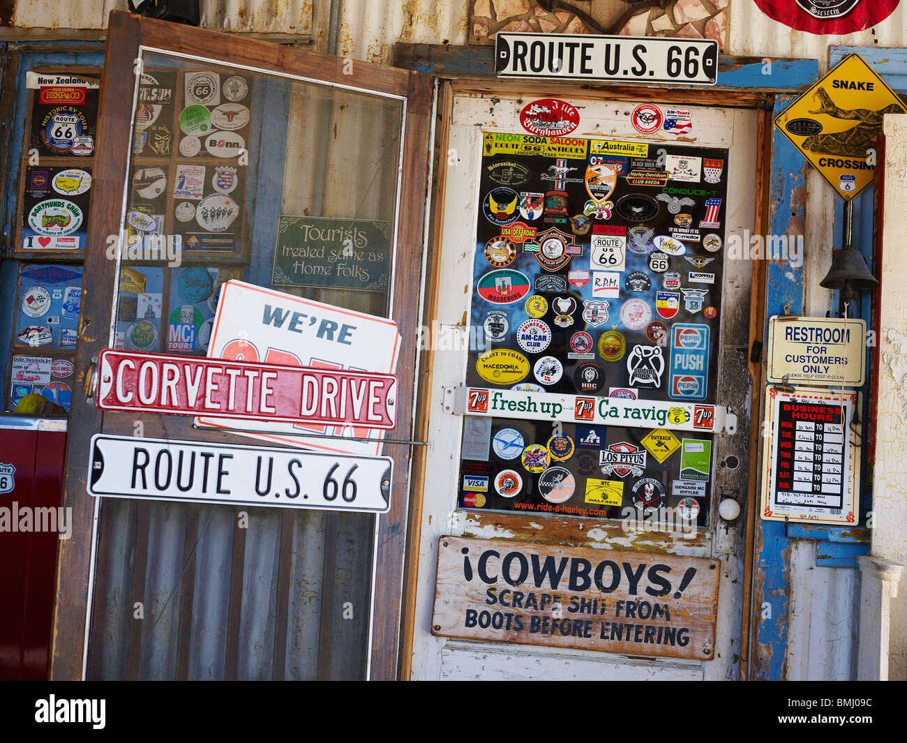 Vintage route 66 signs hi-res stock photography and images - Alamy