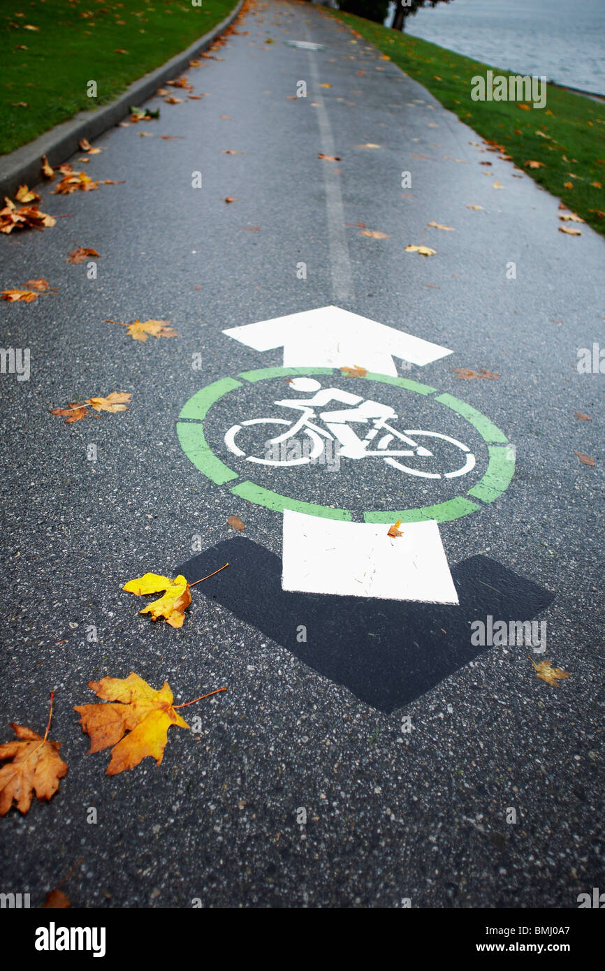 Bicycle roads sign hi-res stock photography and images - Alamy