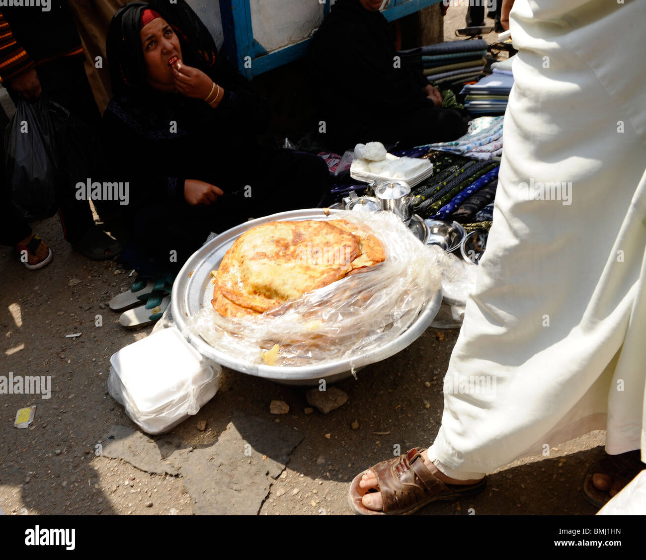 old egyptian lady selling bread at souk goma (friday market), street ...