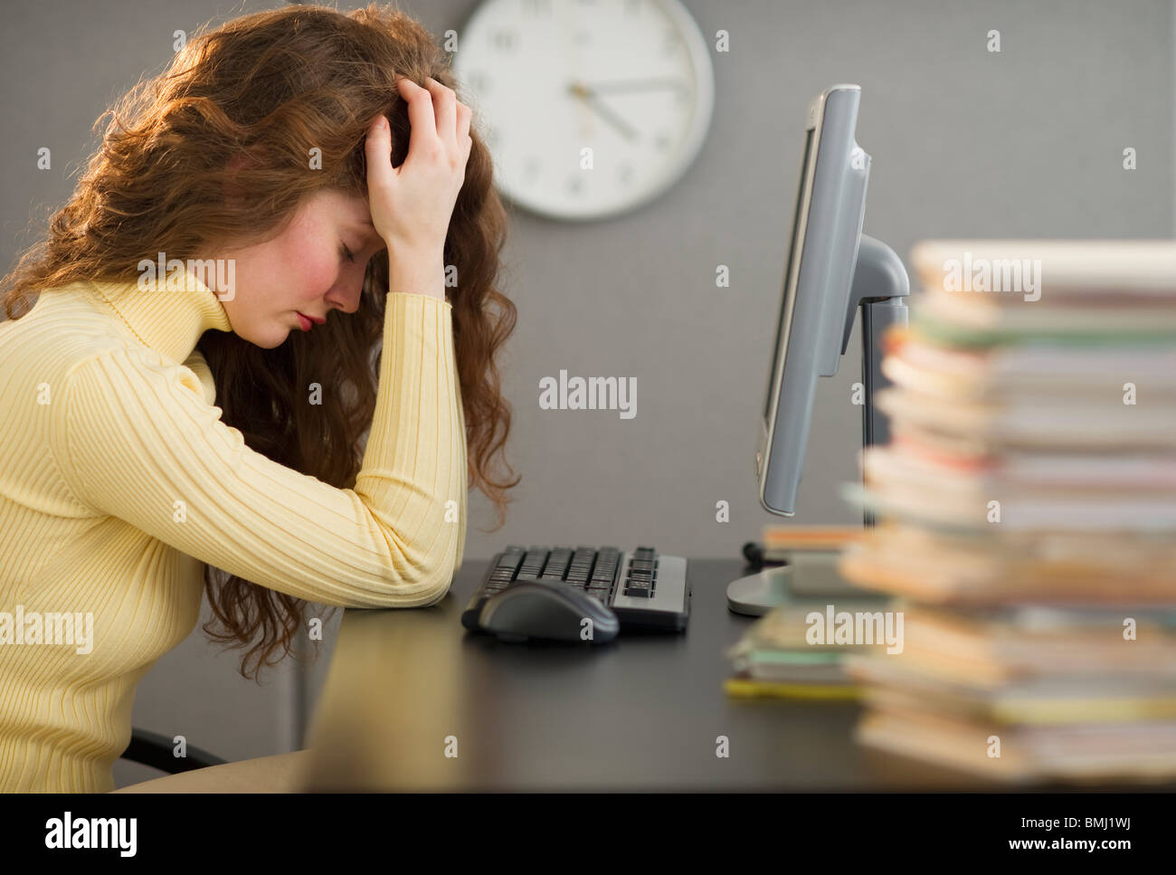 Computer person cubicle wall hi-res stock photography and images - Alamy
