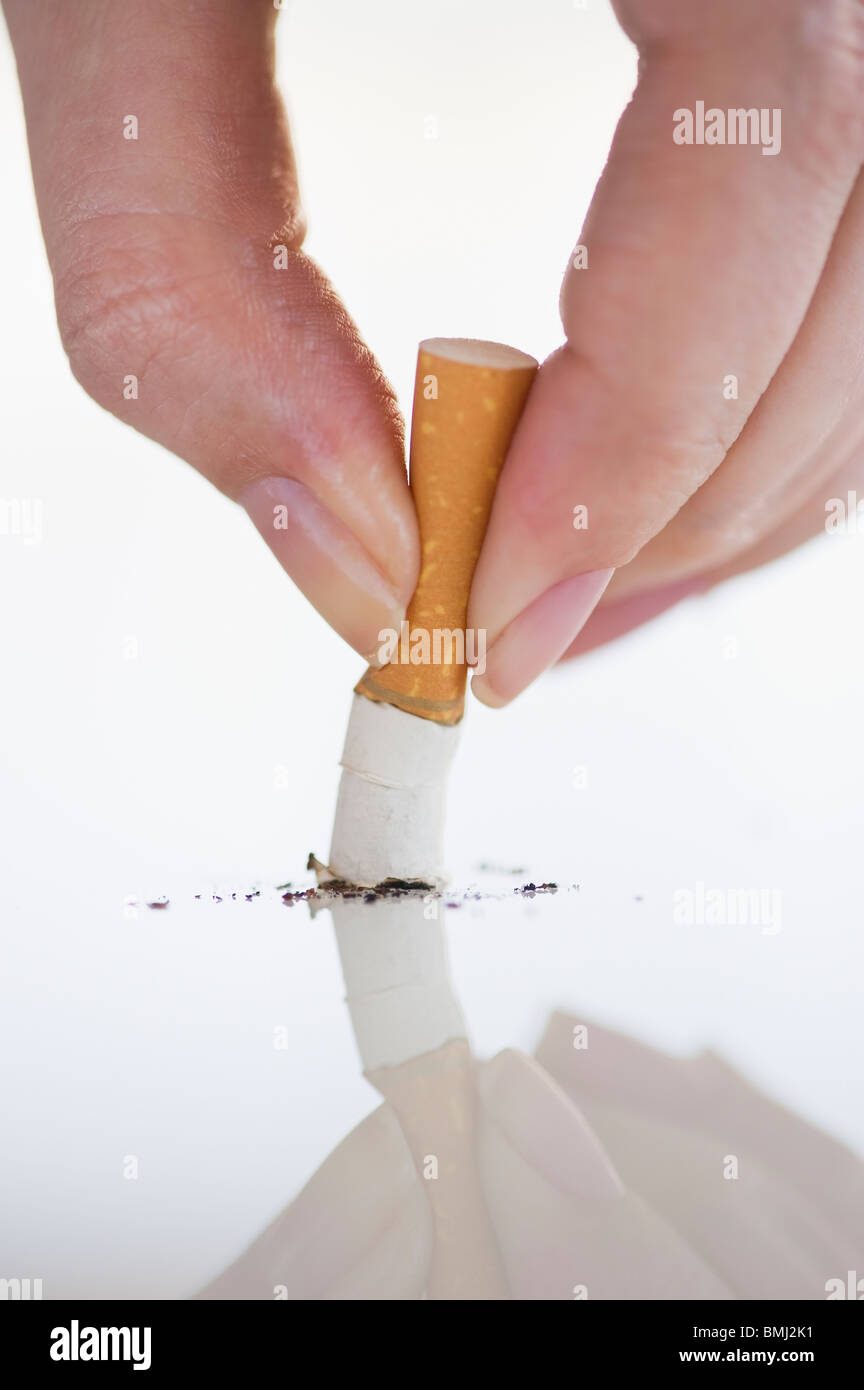 Hand putting out cigarette Stock Photo - Alamy