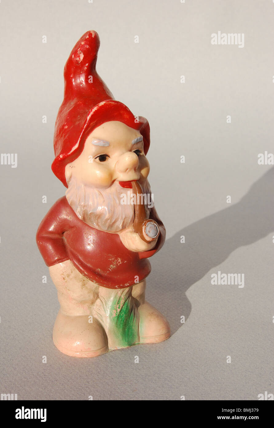 Garden gnome smoking pipe hi-res stock photography and images - Alamy
