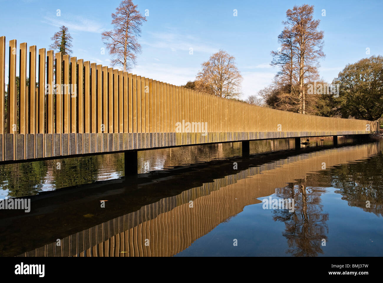The Sackler Crossing (by John Pawson, 2006), a footbridge in Kew ...