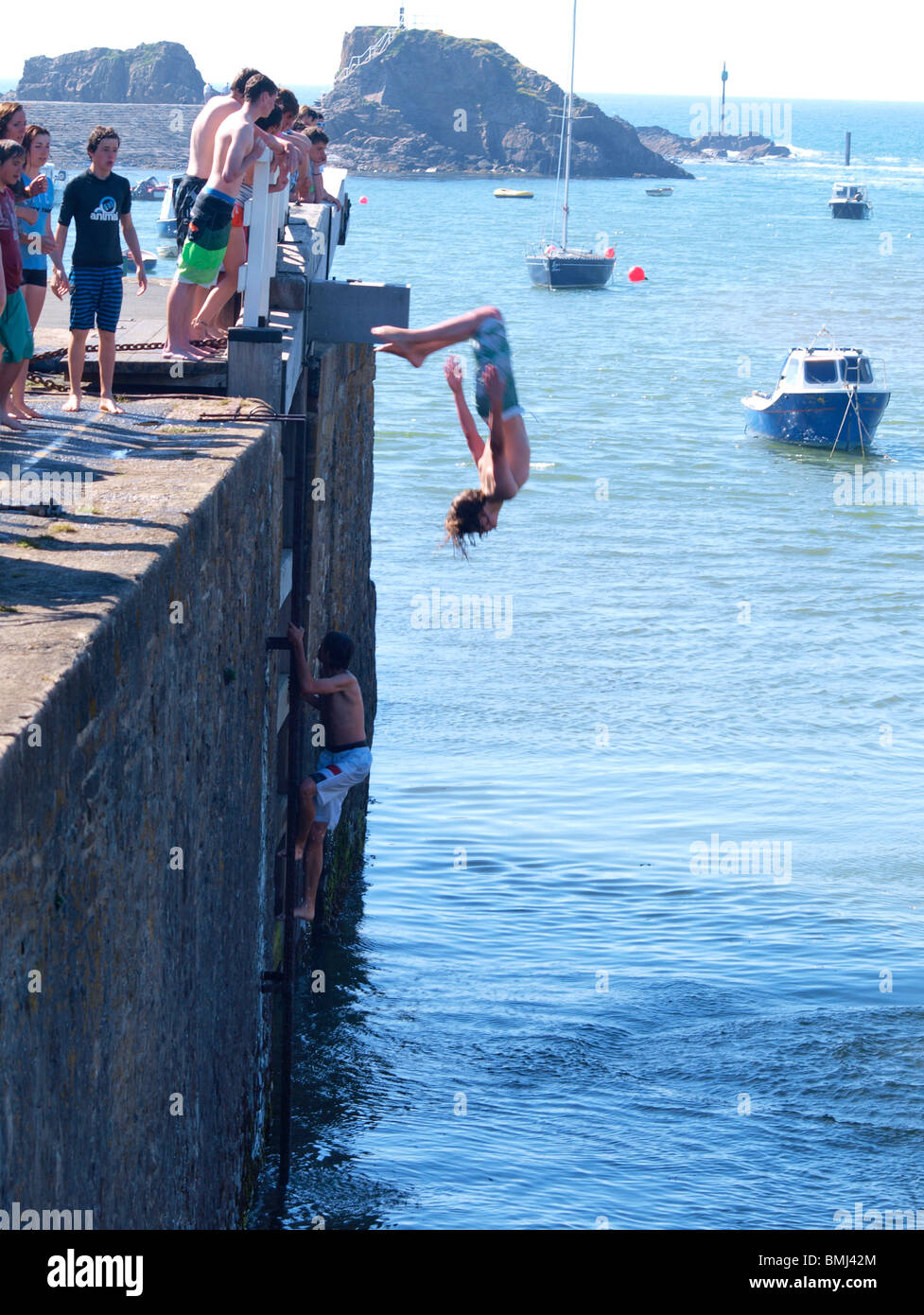 Crowd jump sea hi-res stock photography and images - Alamy