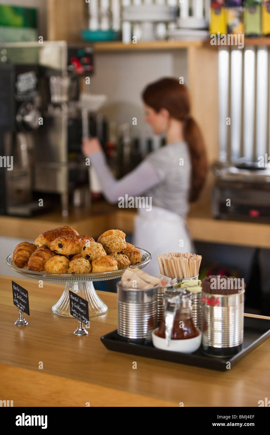 Employee worker workers working counter hi-res stock photography and ...