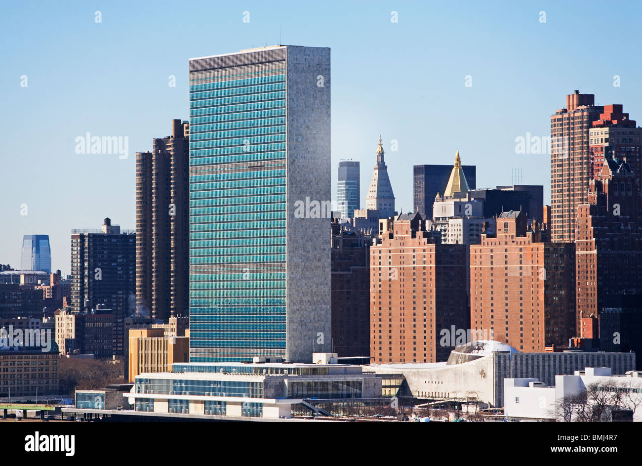 Sky and high rise building tourism hi-res stock photography and images ...