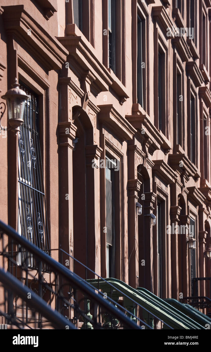 Row of attached houses hi-res stock photography and images - Alamy