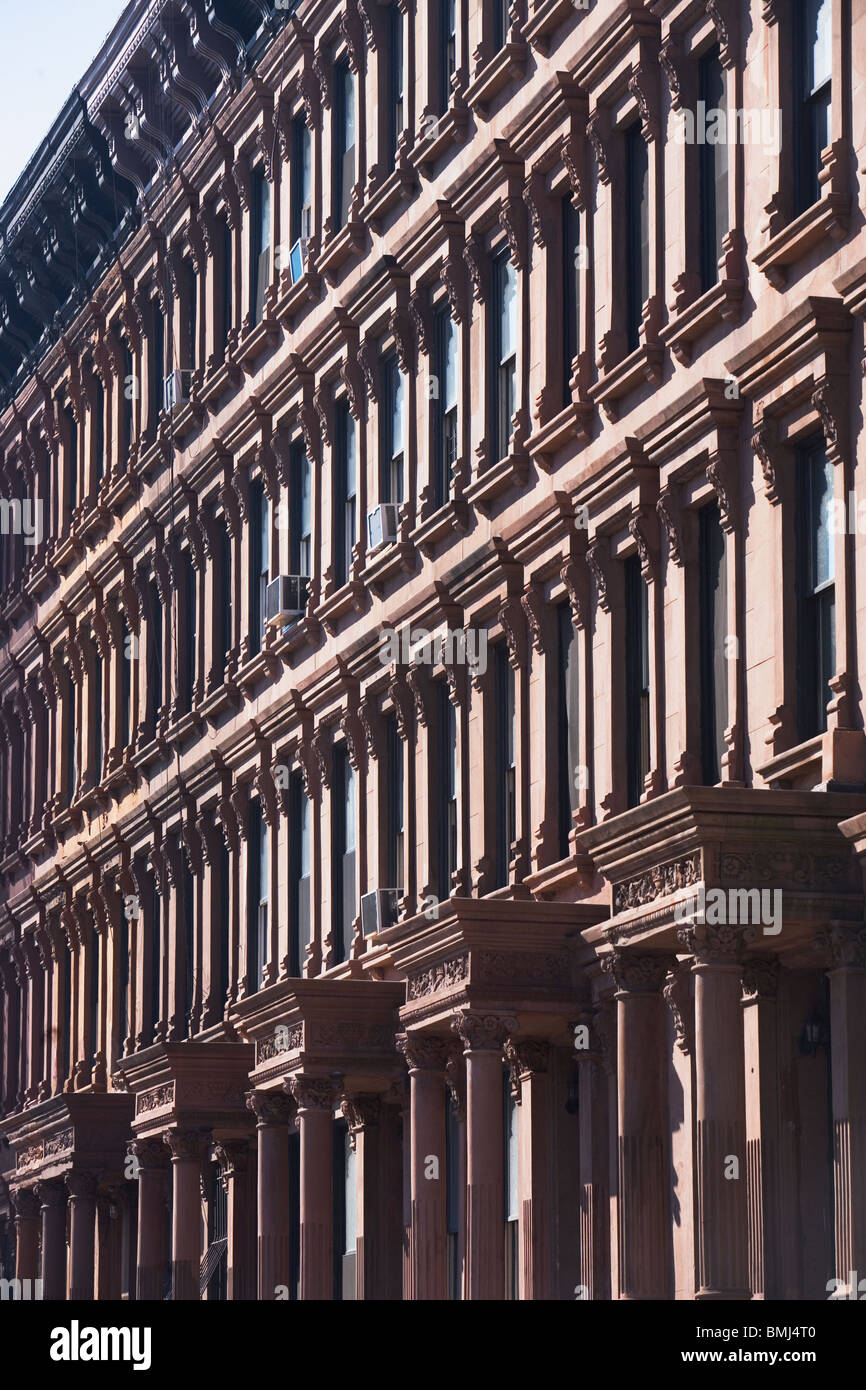Row of attached houses hi-res stock photography and images - Alamy