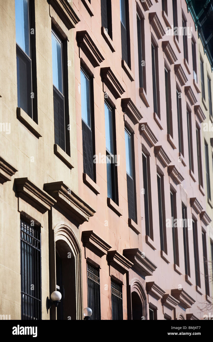 Row of attached houses hi-res stock photography and images - Alamy