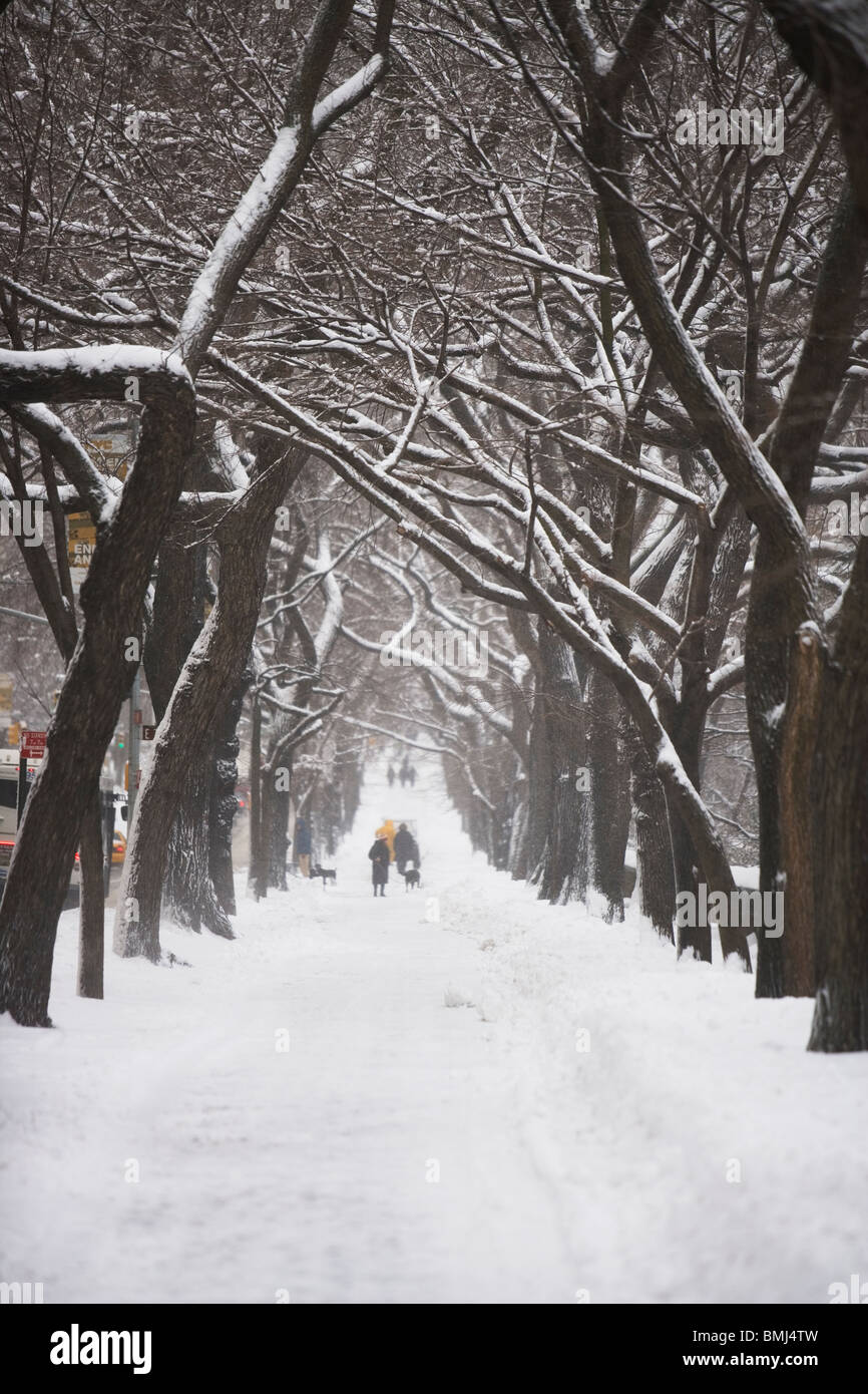 Covered overhang hi-res stock photography and images - Alamy