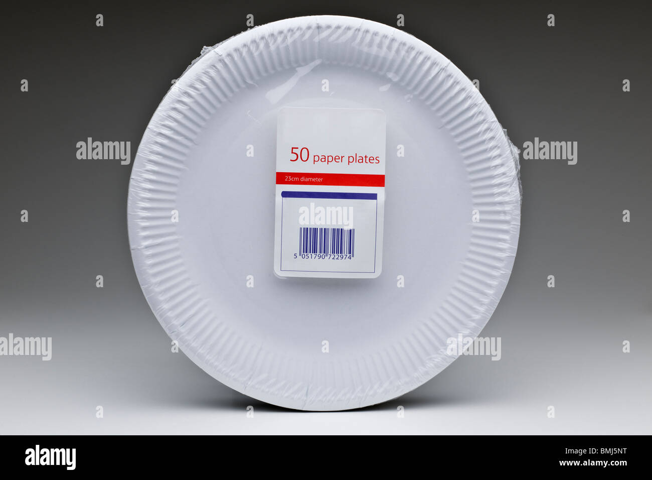 Paper plates hi-res stock photography and images - Alamy