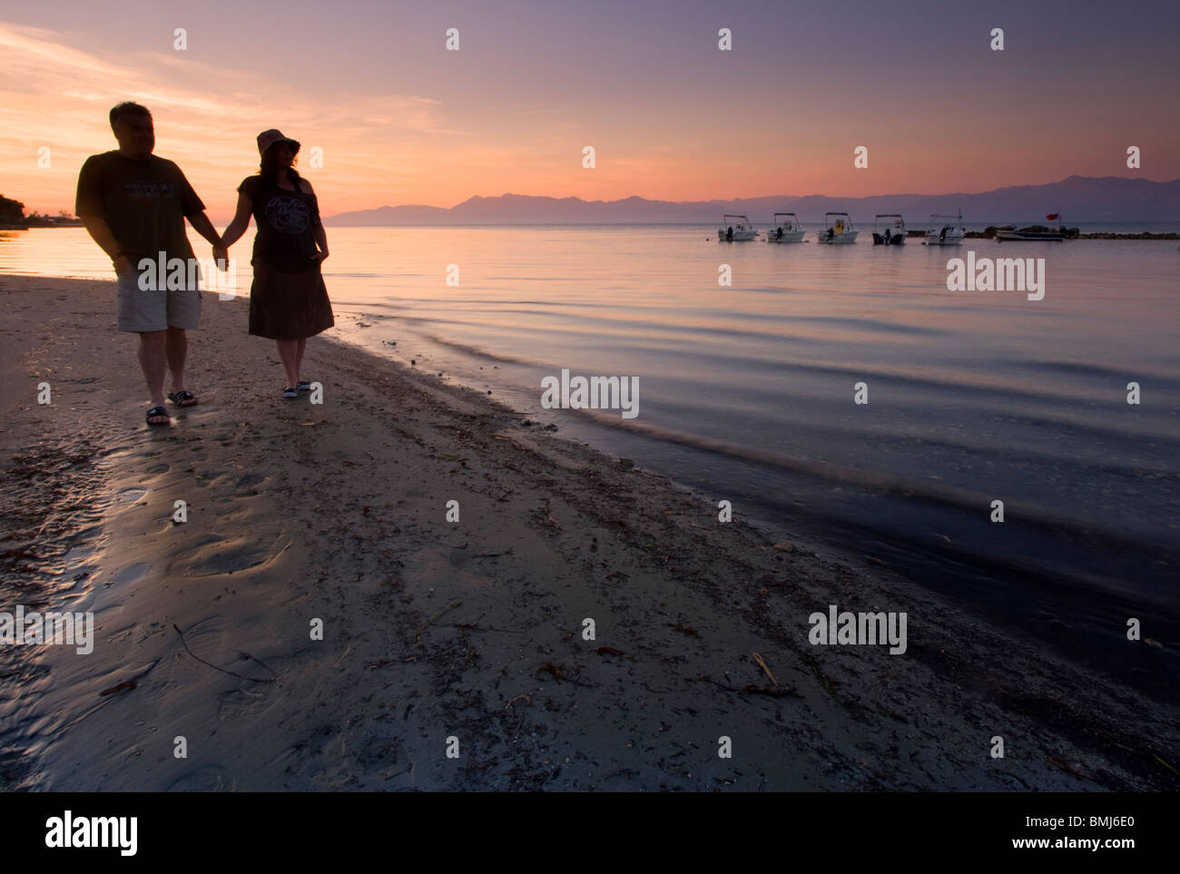 Couple sunset boats hi-res stock photography and images - Alamy