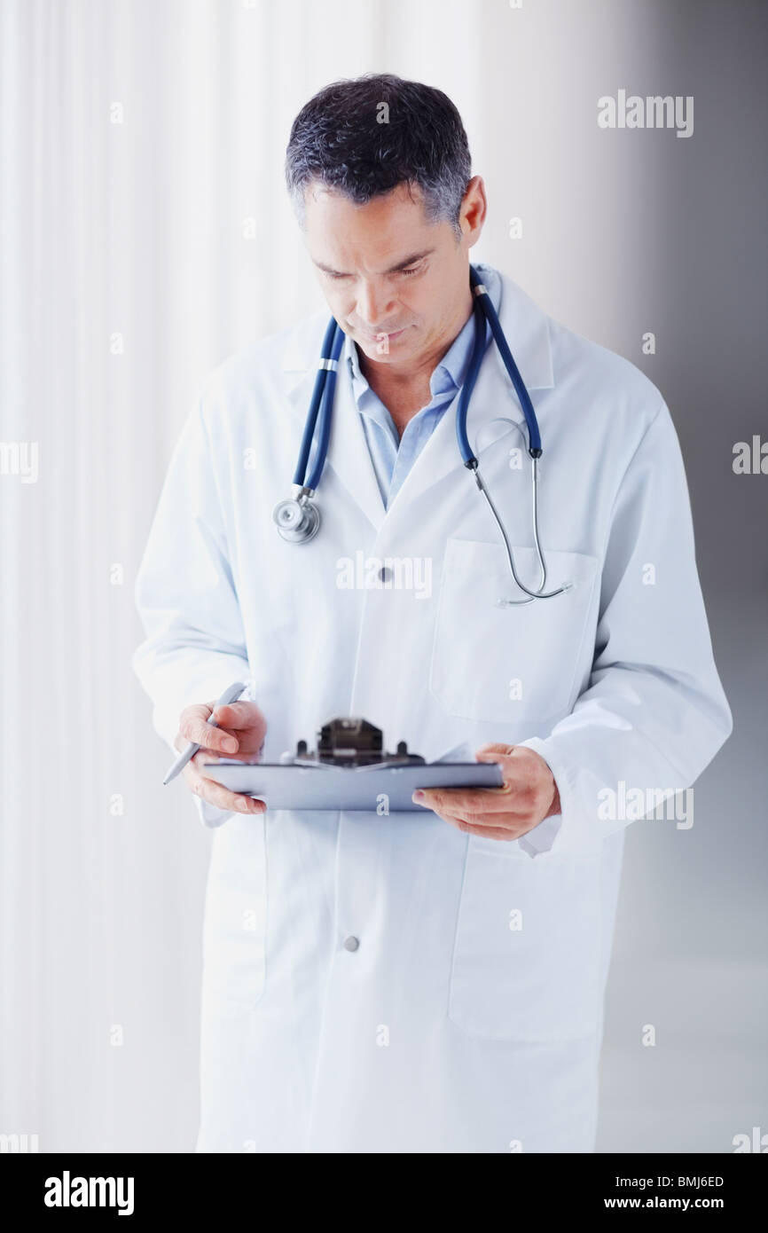 Doctor reading chart hi-res stock photography and images - Alamy