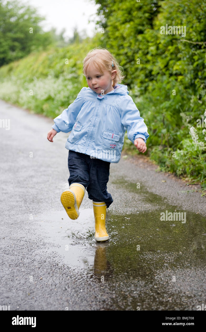 Damp tarmac hi-res stock photography and images - Alamy