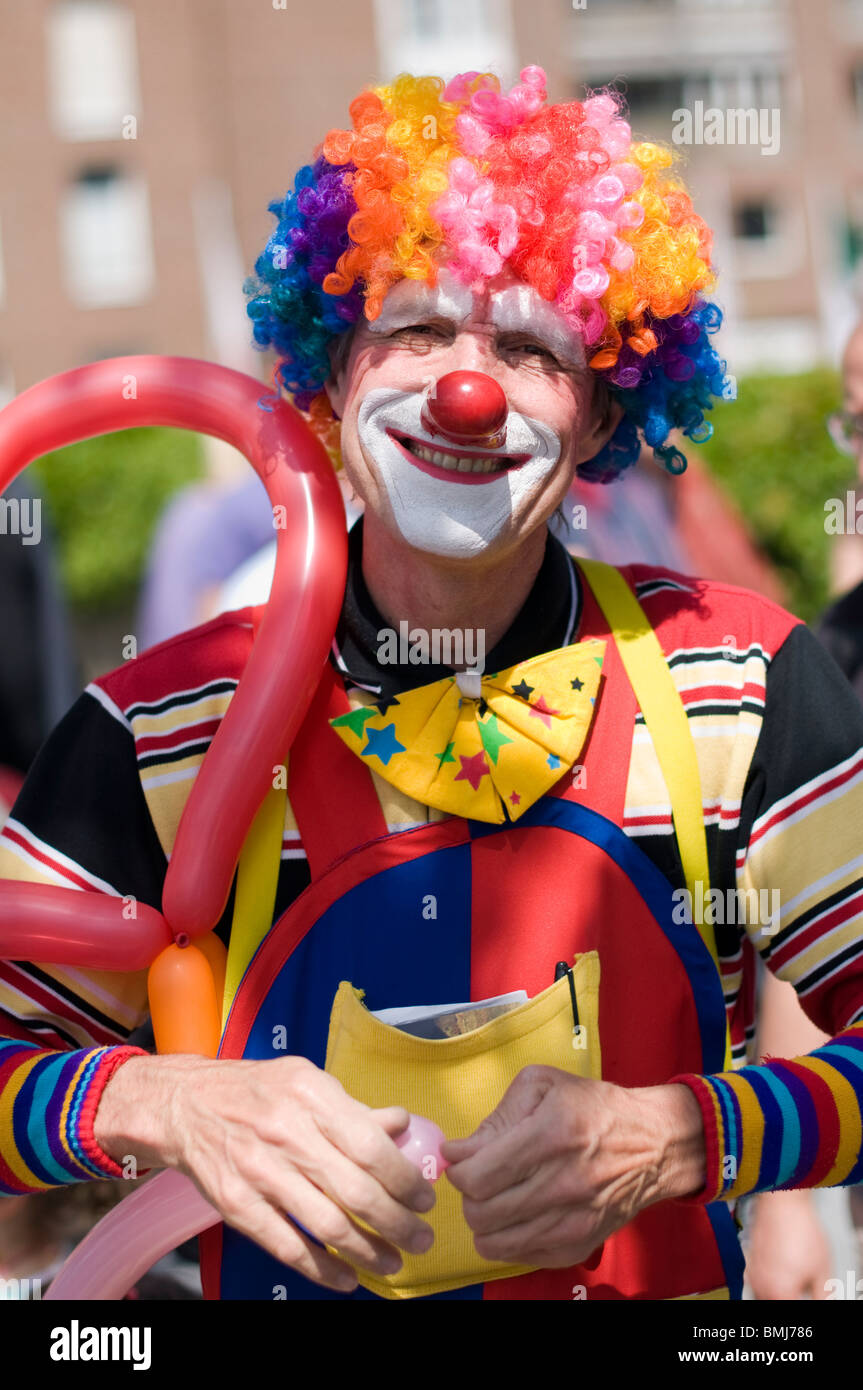 The clown in the street Stock Photo - Alamy