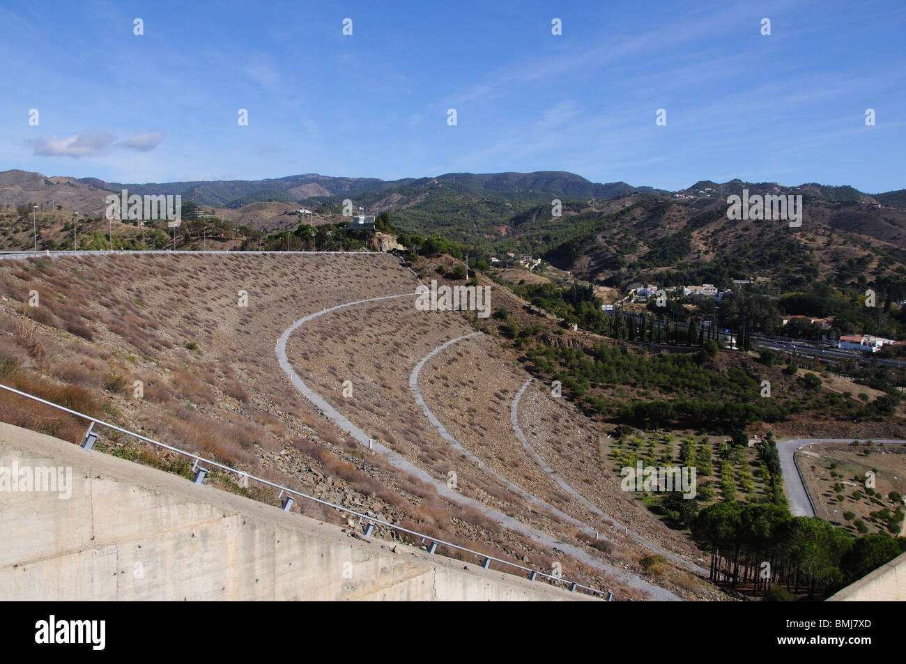 La Concepcion reservoir (Embalse del Limonero), dam wall, Malaga, Costa ...