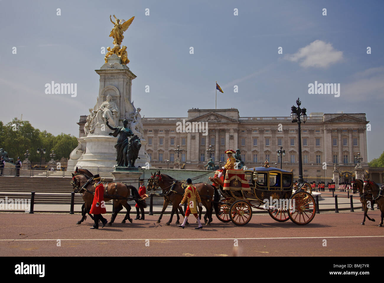 Royal gold coach hi-res stock photography and images - Alamy