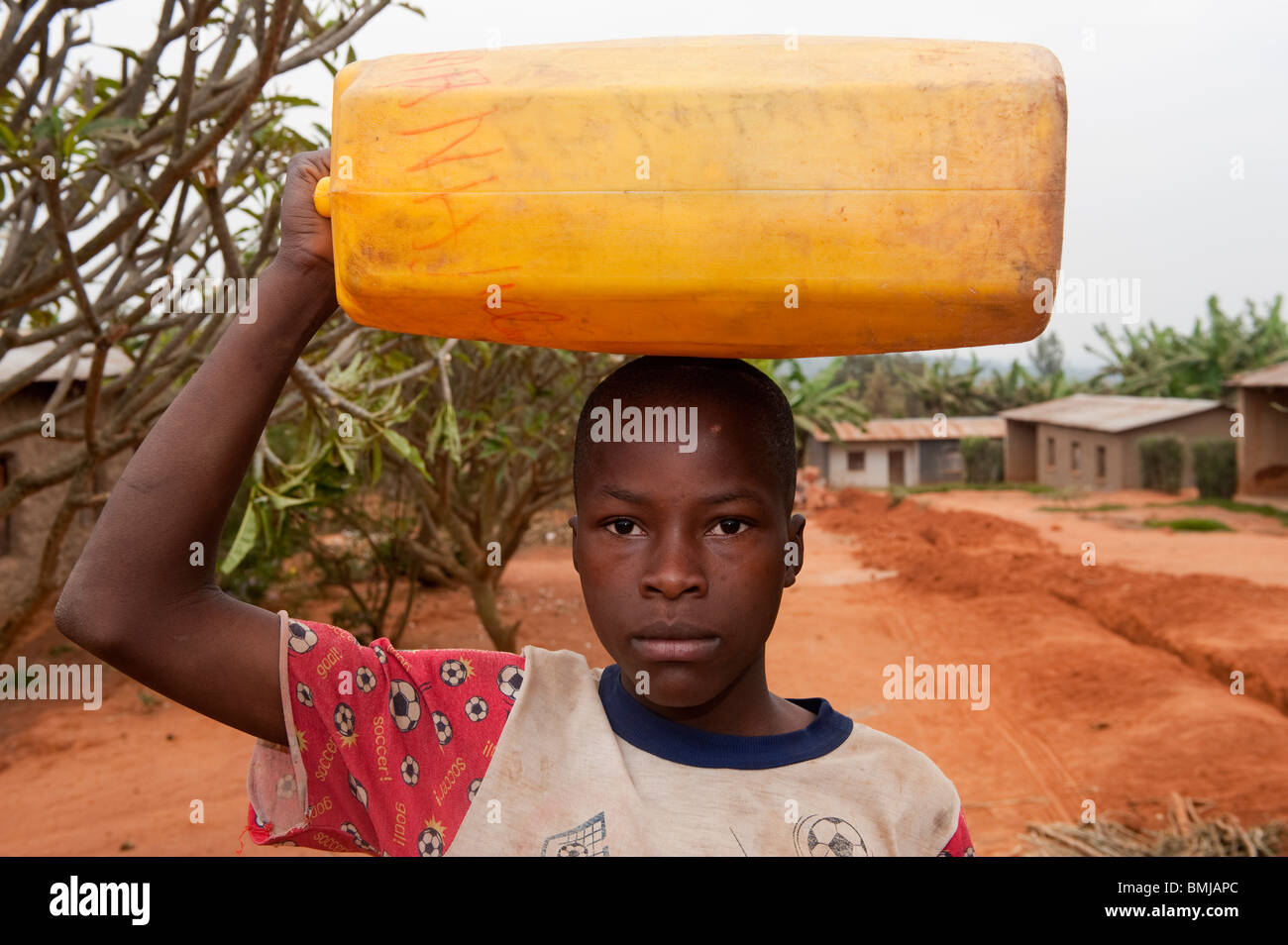 Children collecting water from well and carrying home Stock Photo - Alamy