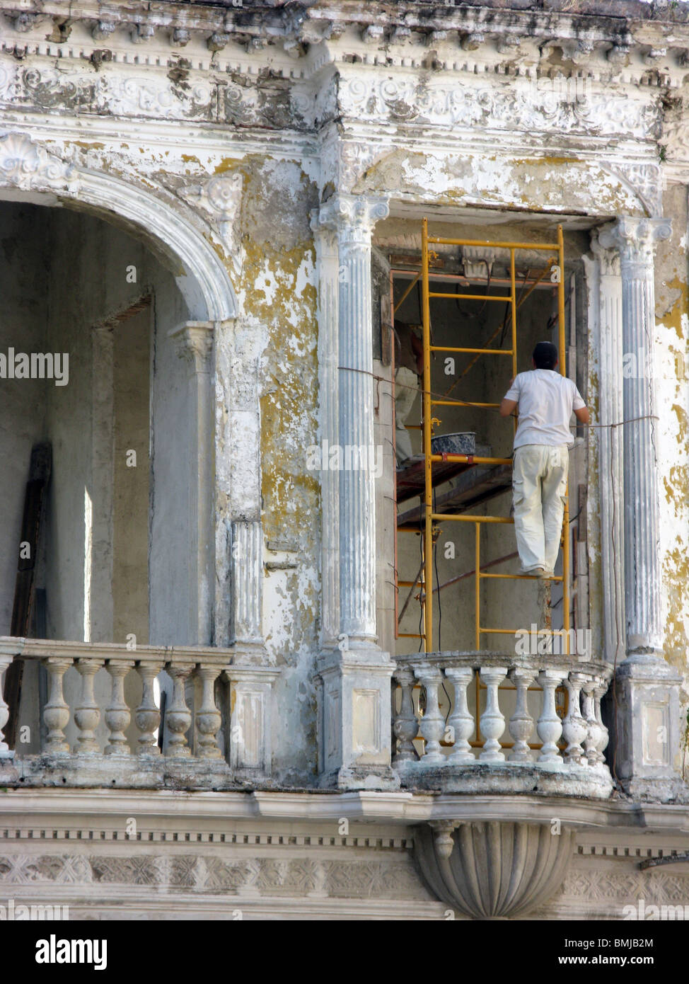 Havana cuba derelict building hi-res stock photography and images - Alamy