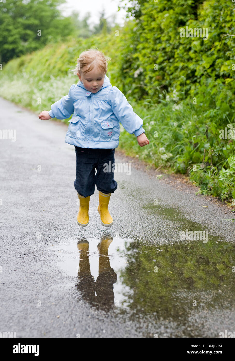 Wet weather children hi-res stock photography and images - Alamy