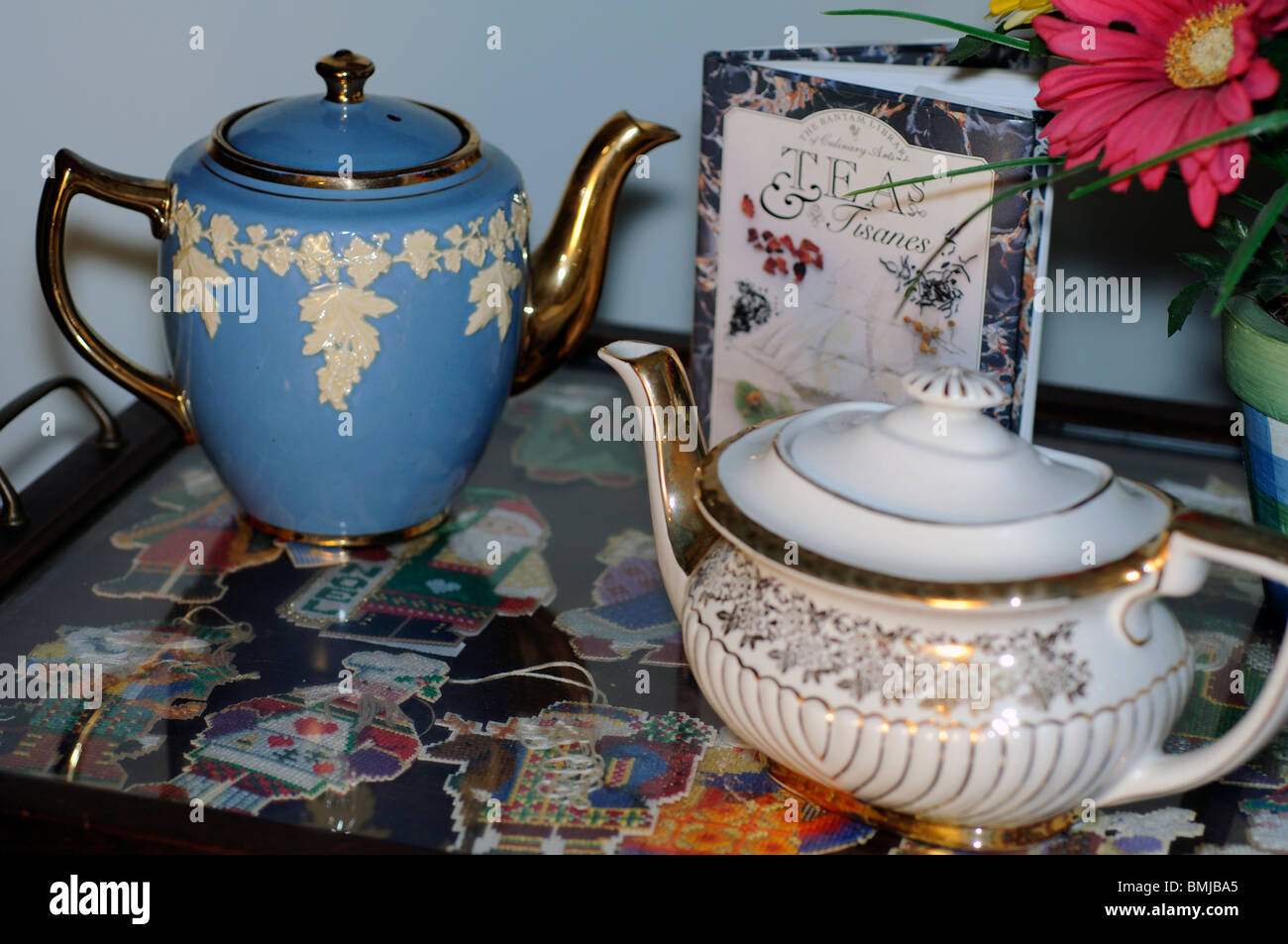 Vintage teapots hi-res stock photography and images - Alamy