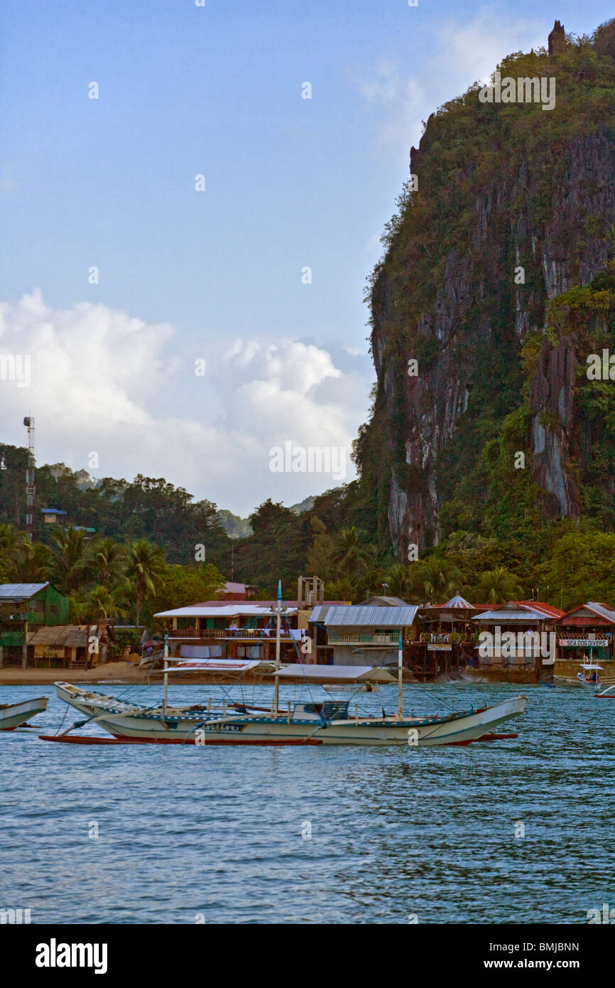 EL NIDO harbor in the North West part of PALAWAN ISLAND - PHILIPPINES ...
