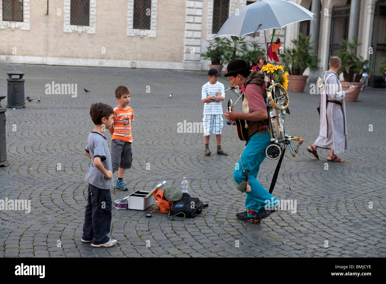 Busking street lifestyle hi-res stock photography and images - Alamy