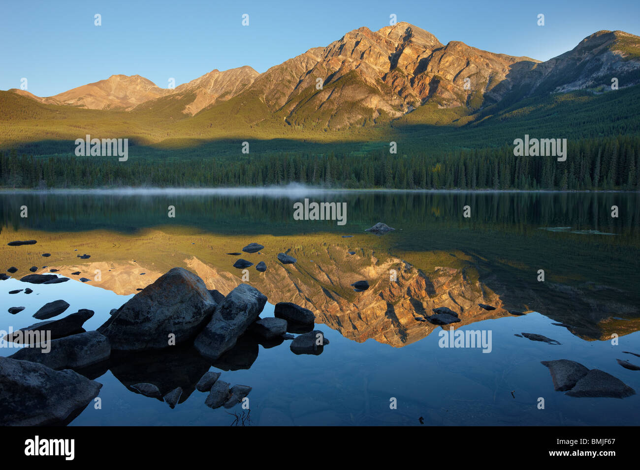 Pyramid lake canada hi-res stock photography and images - Alamy