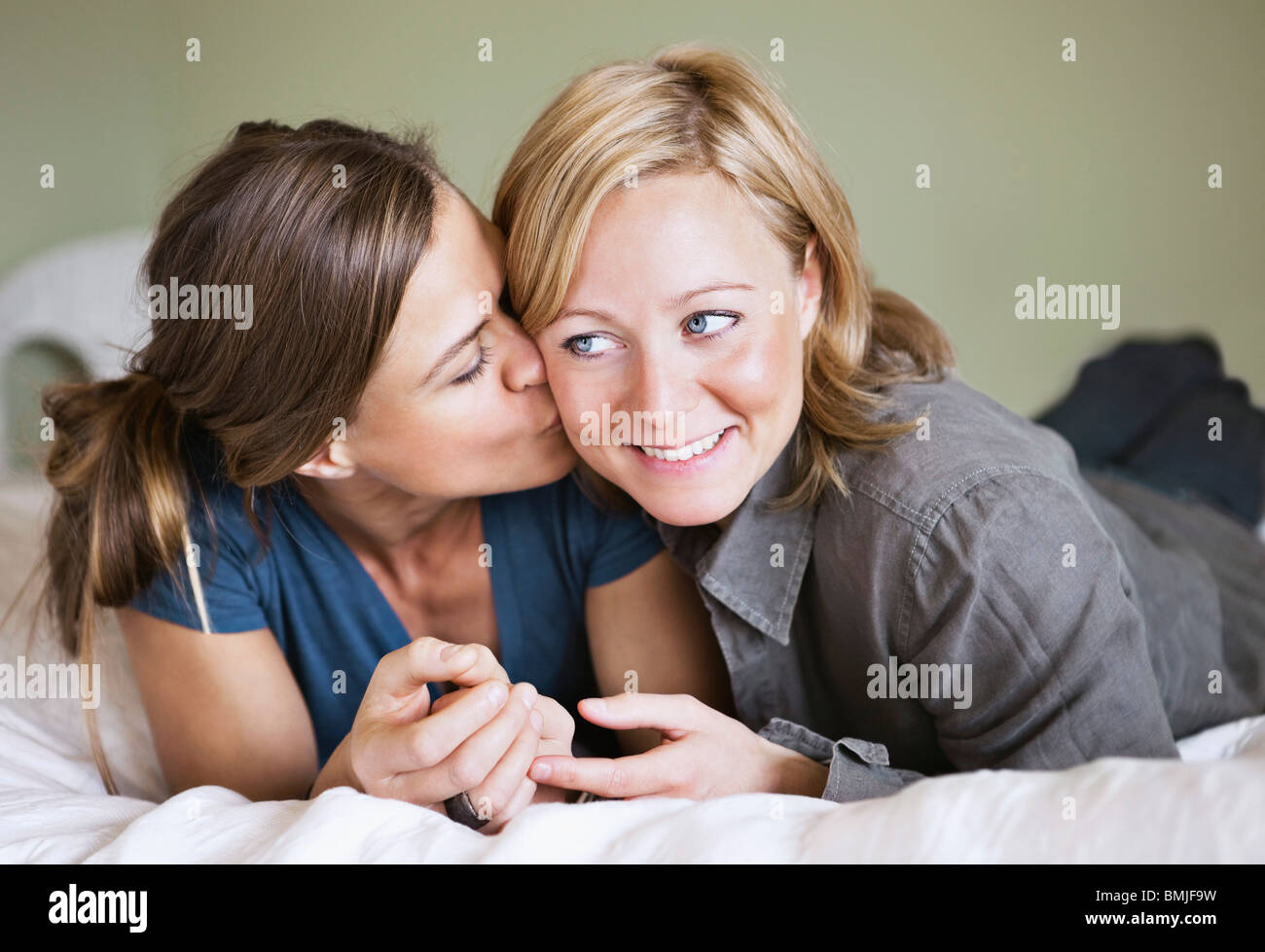 Cuddle cosy hi-res stock photography and images - Alamy