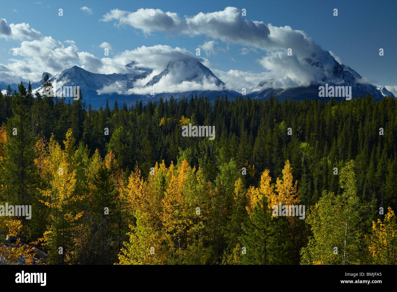 Maligne valley mountain range mountains national park nature hi-res ...