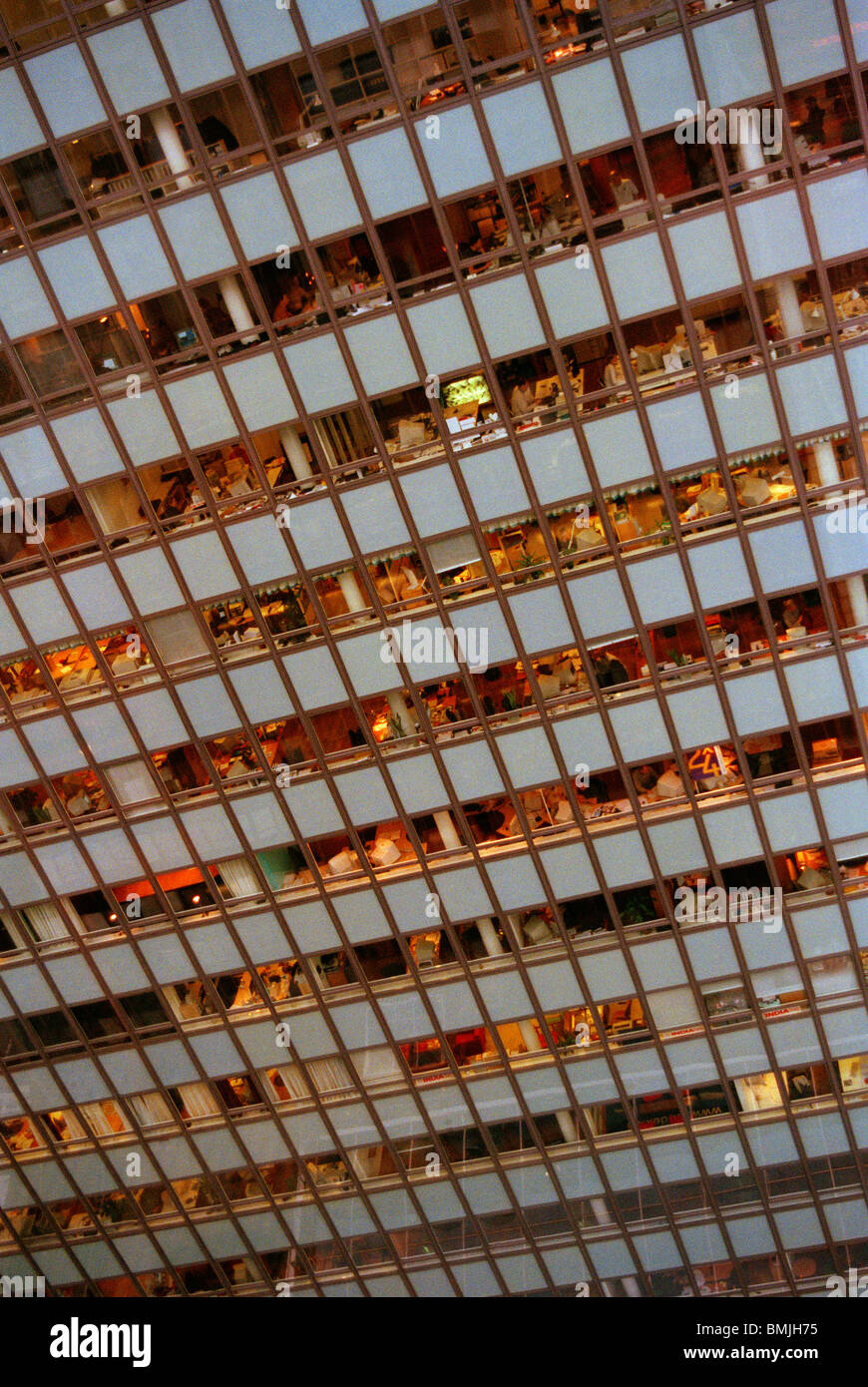 Full building view hi-res stock photography and images - Alamy