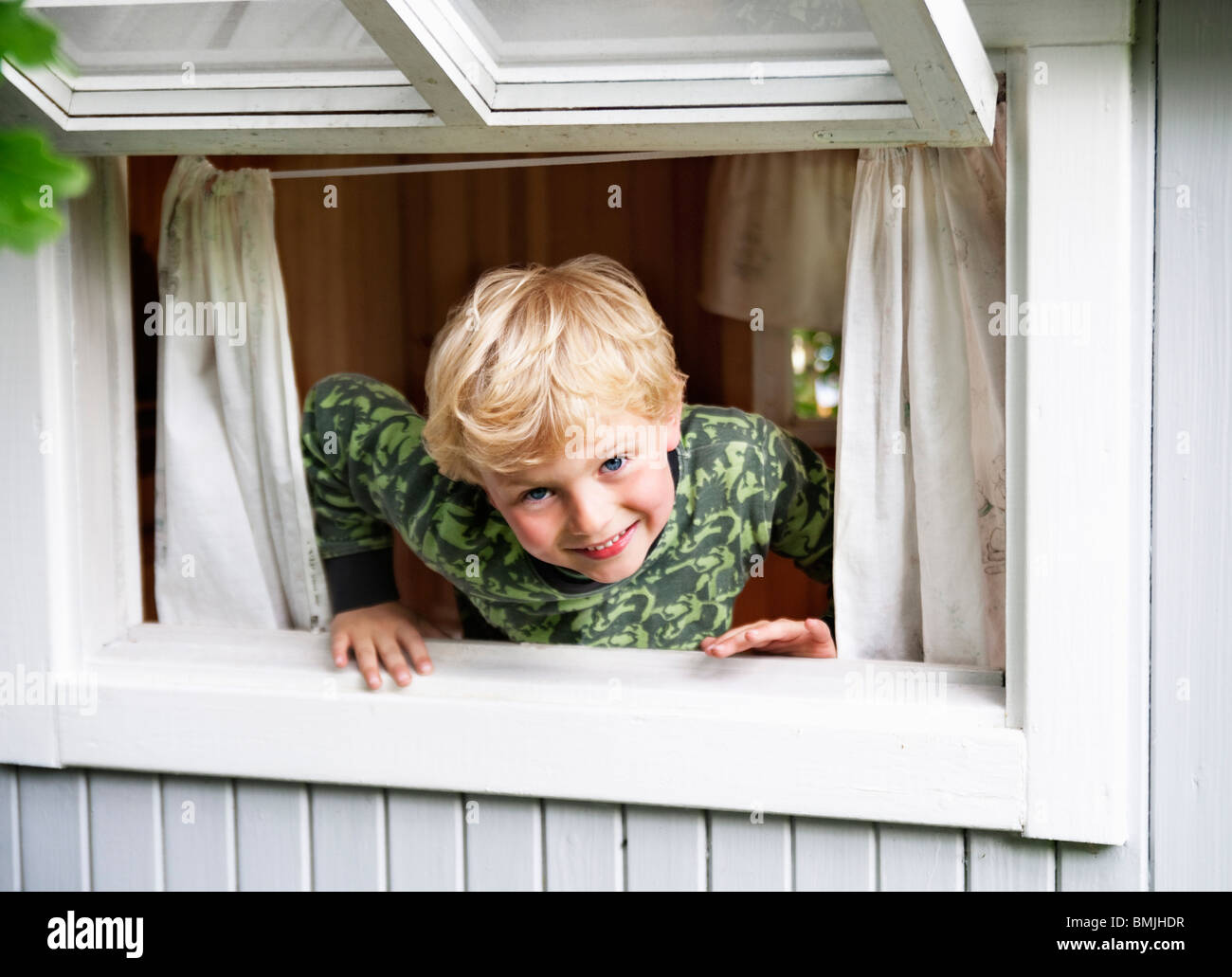 People in window pattern hi-res stock photography and images - Alamy
