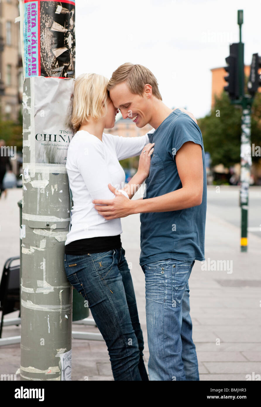 Man leaning against pole hi-res stock photography and images - Alamy