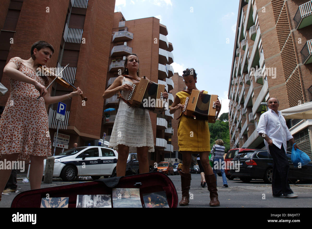 street musicians artist Porta Portese Market in Trastevere Rome Italy ...