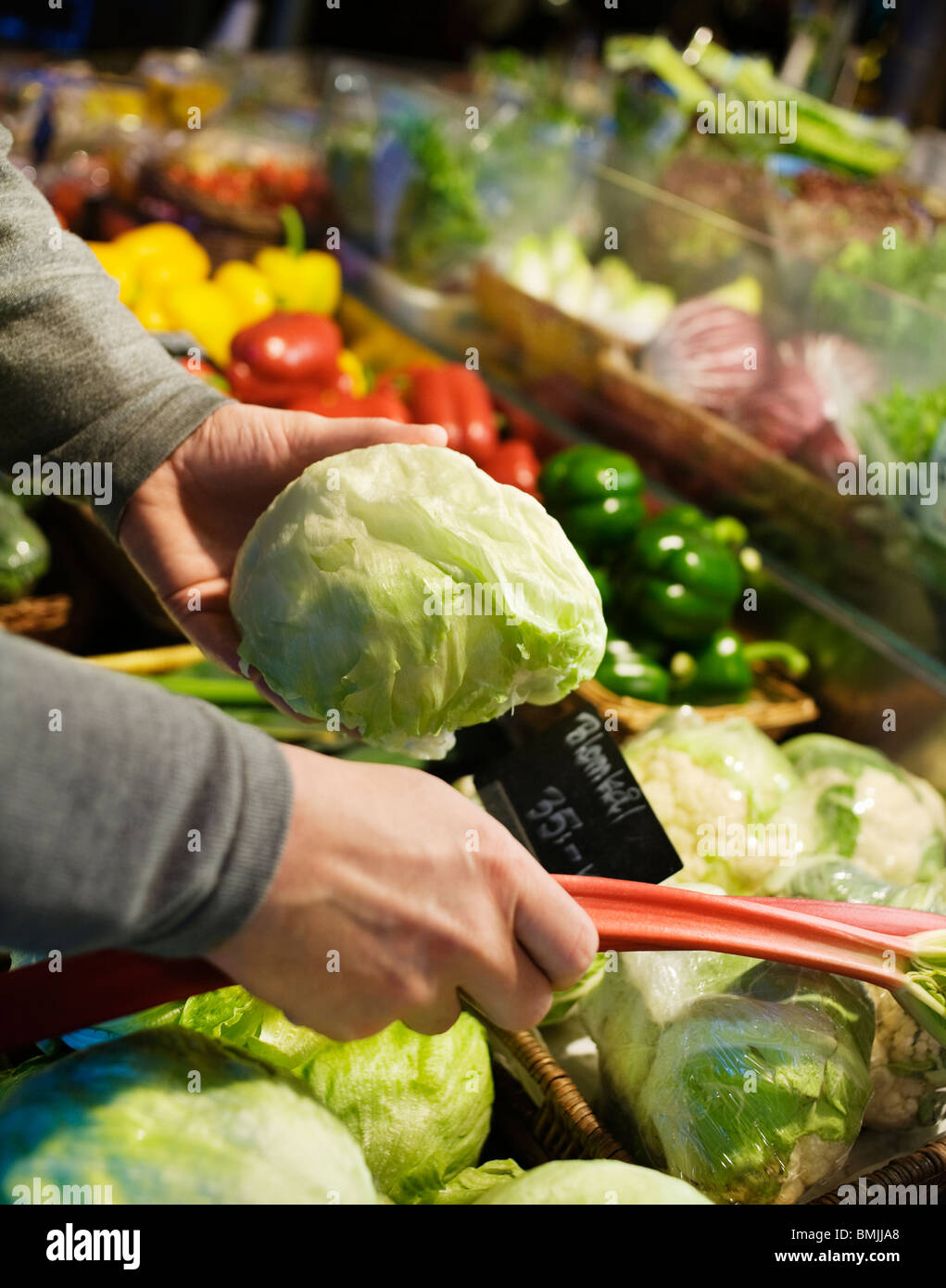 Vegetables in market hi-res stock photography and images - Alamy