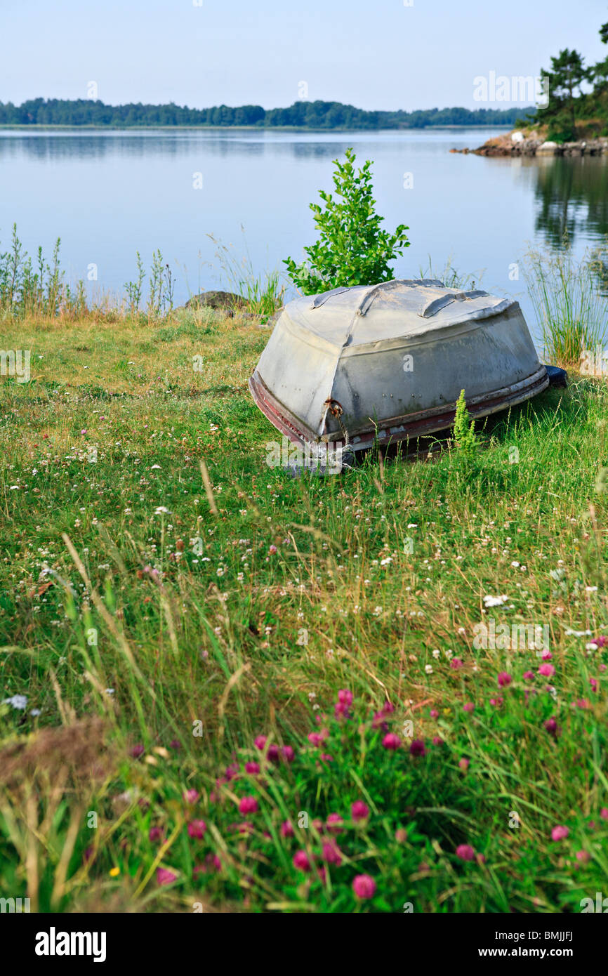 Stranded boat by lake Stock Photo - Alamy
