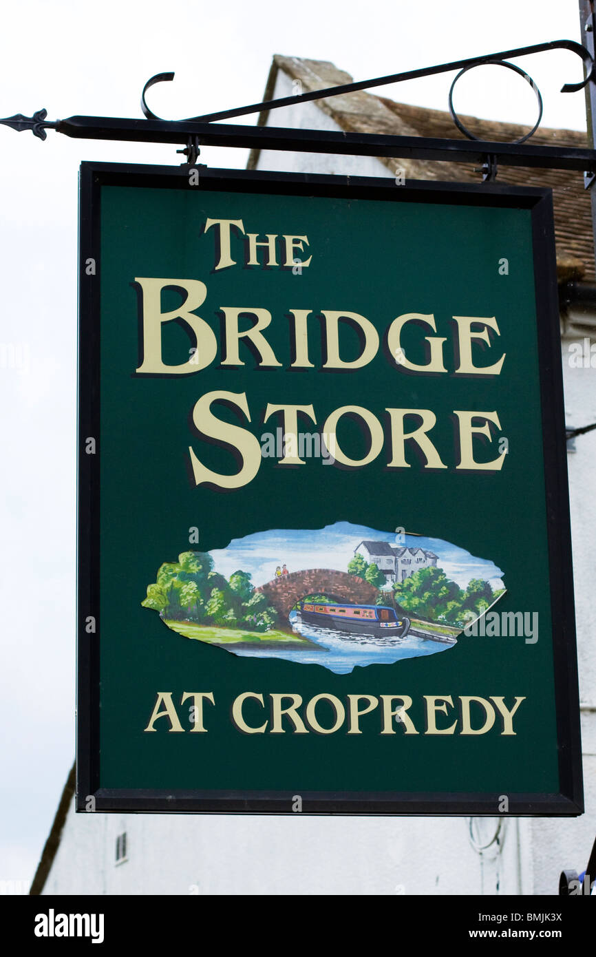 Cropredy bridge hi-res stock photography and images - Alamy