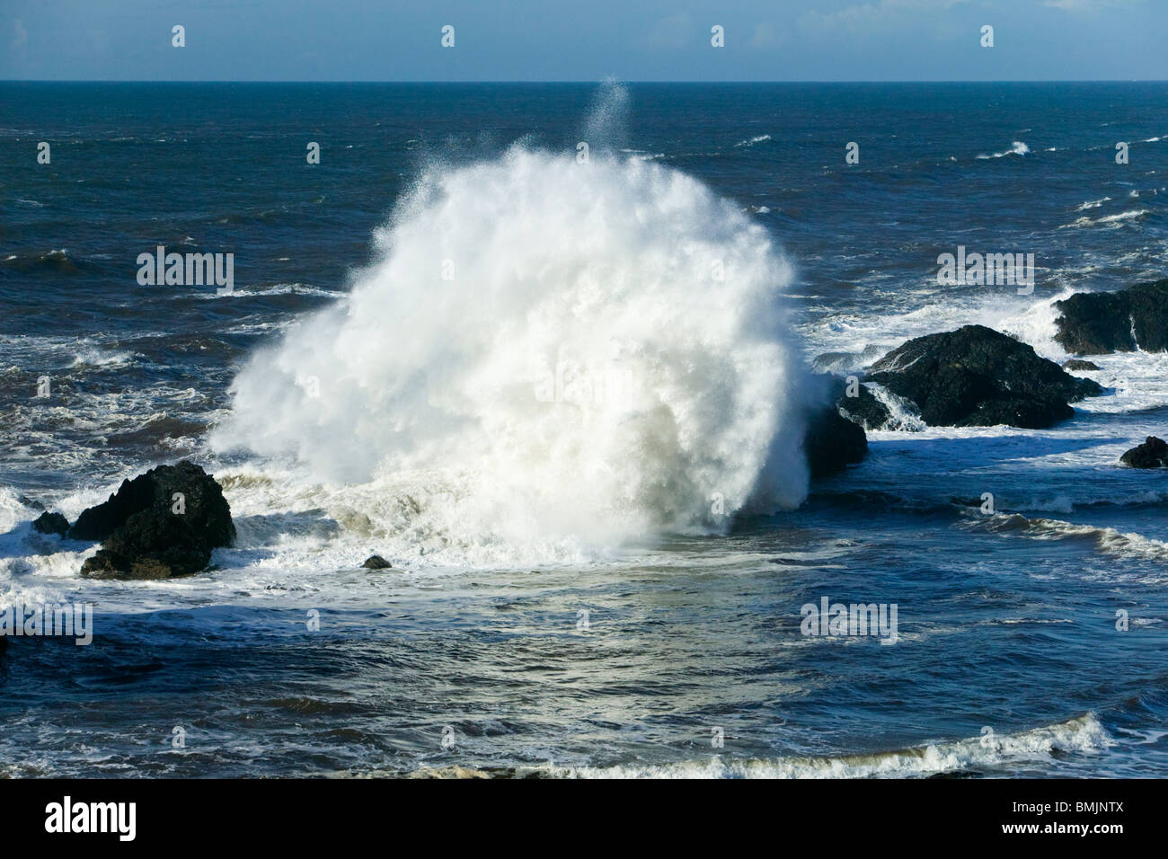 Waves lapping over rocks hi-res stock photography and images - Alamy