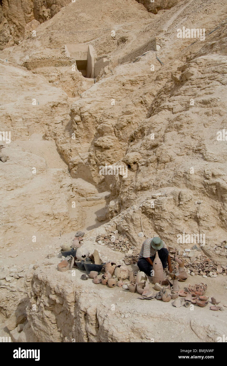 Archaeology site pottery dig hi-res stock photography and images - Alamy