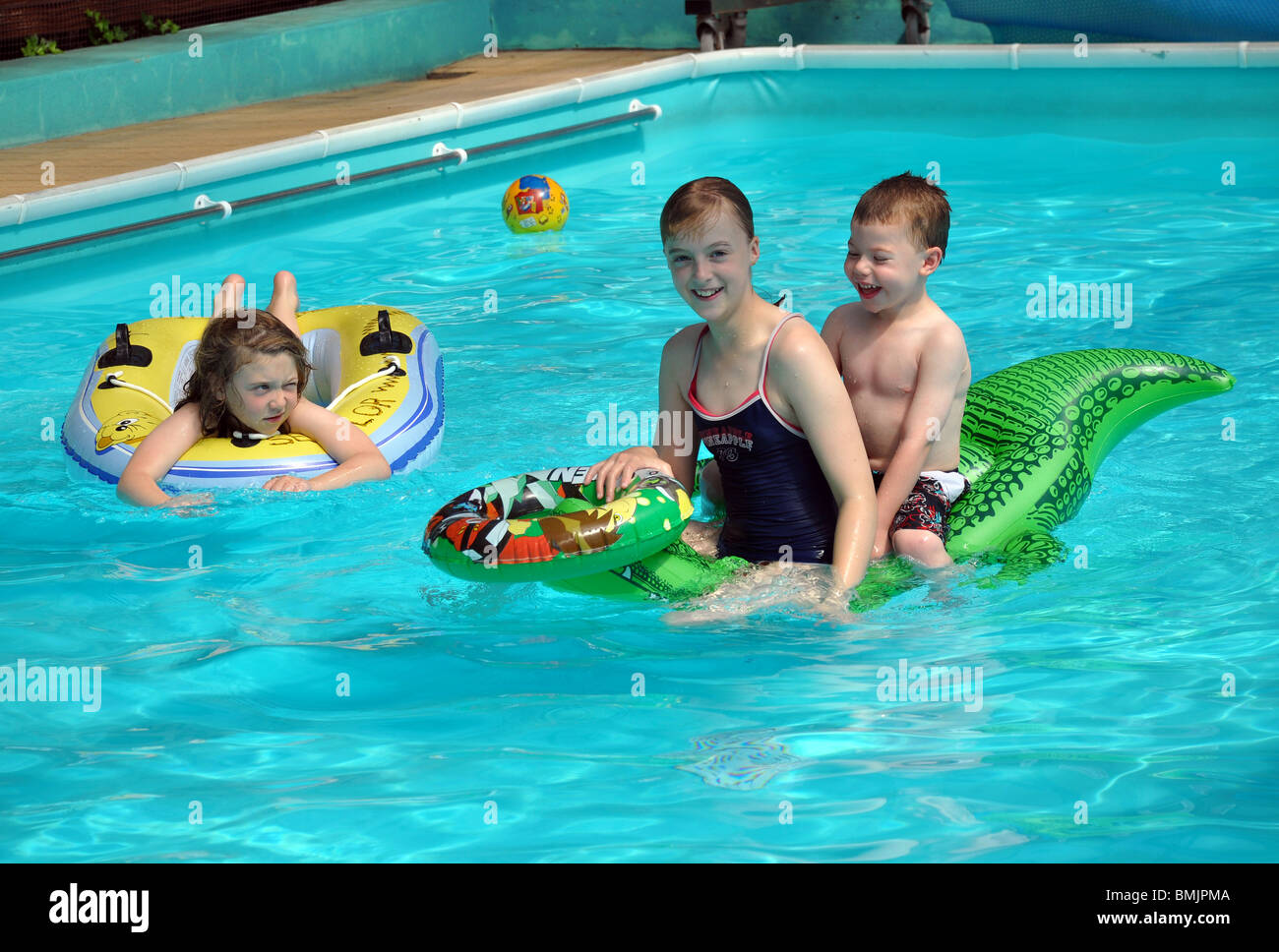 Sibling rivalry,white ethnicity| close| unite| closeness| unity ...