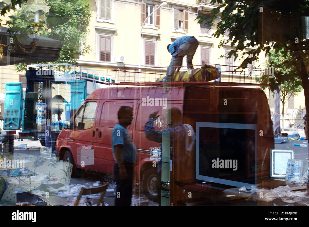 workers Porta Portese Market in Trastevere Rome Italy Stock Photo - Alamy