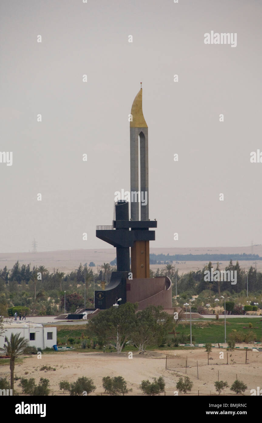 Egypt, Suez Canal. Monument to 1973 conflict Stock Photo - Alamy